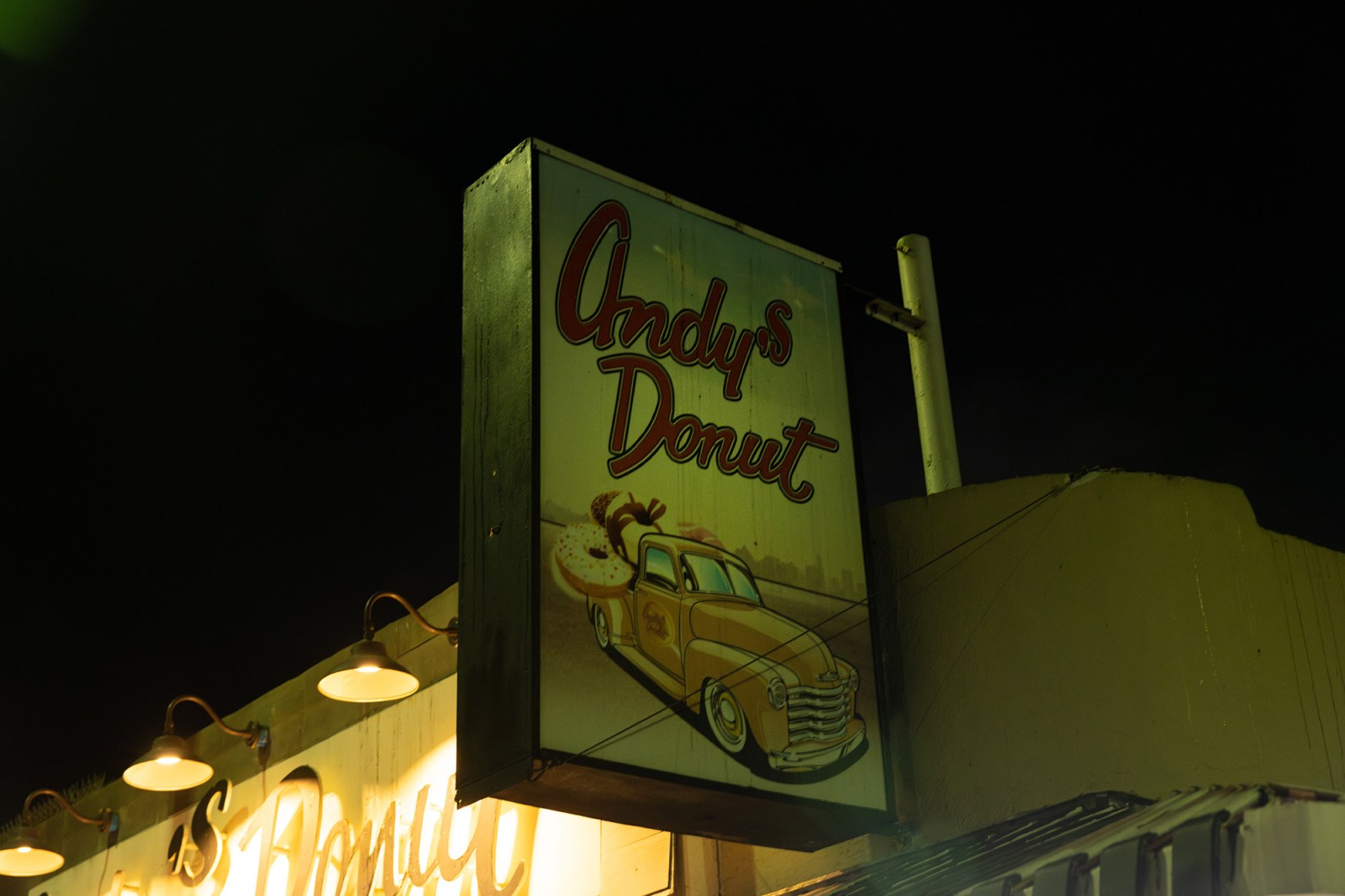 Andy’s Donut Stop is a predawn haven for paramedics, gamblers and the ...